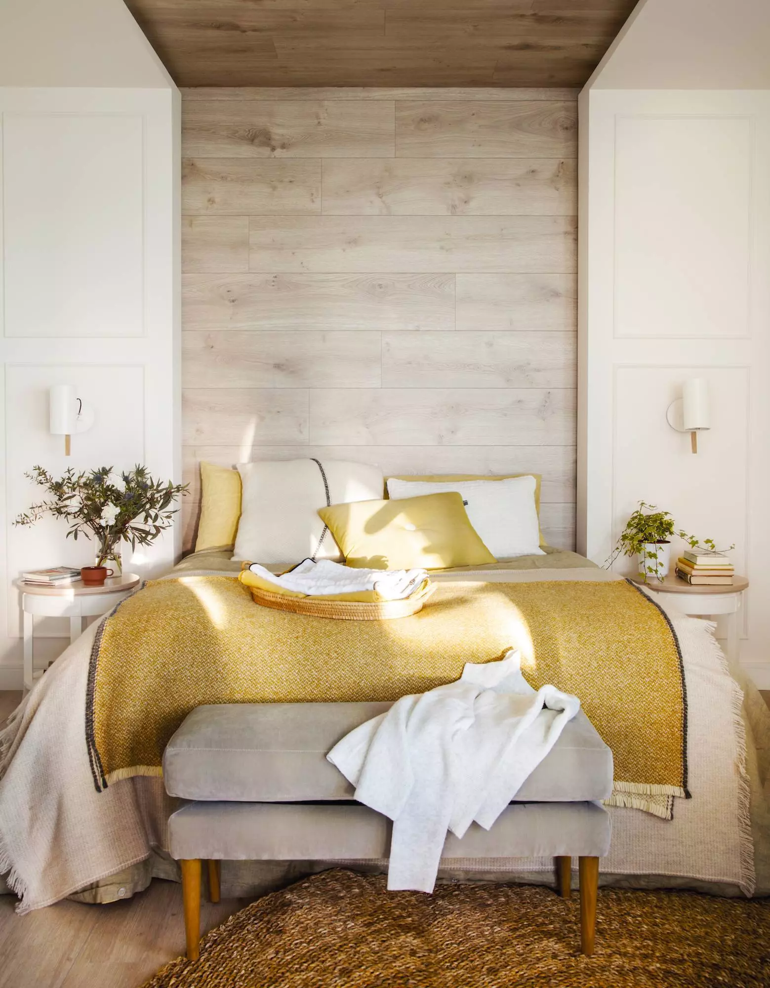 ຫ້ອງນອນ-ໄມ້- headboard-and-clothes-ochre 00483090