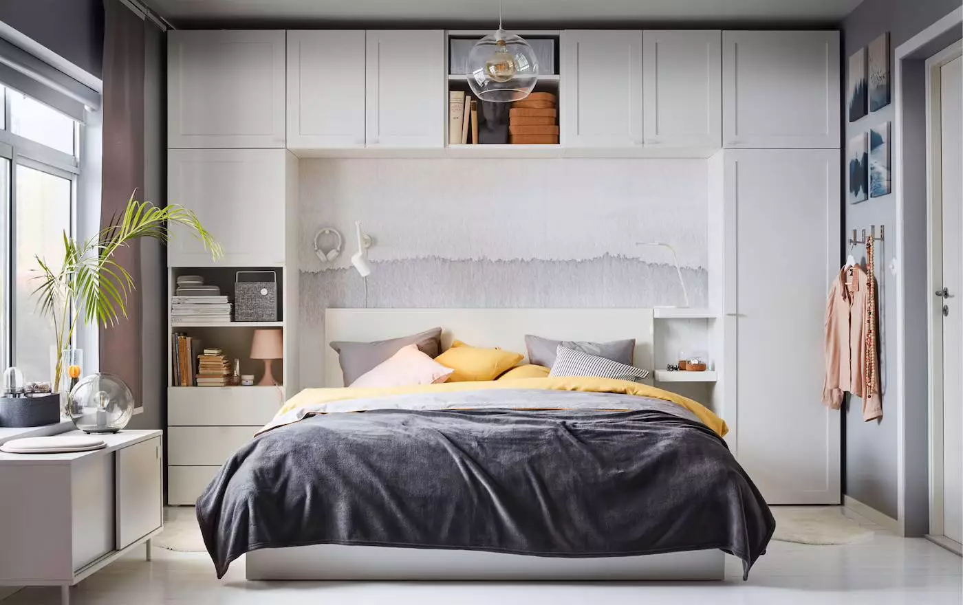 IKEA-침실-in-grey-yellow-pink-colors-in-the-bed-in-the-bed