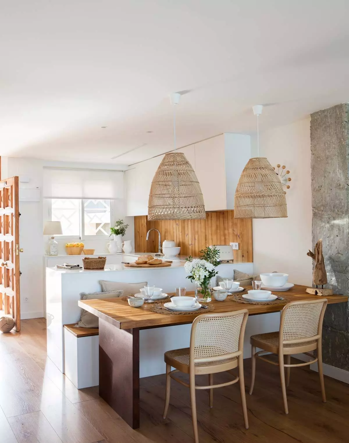 open-kitchen-with-dining-room-attached-to-the-peninsula-00542218_O.jpg