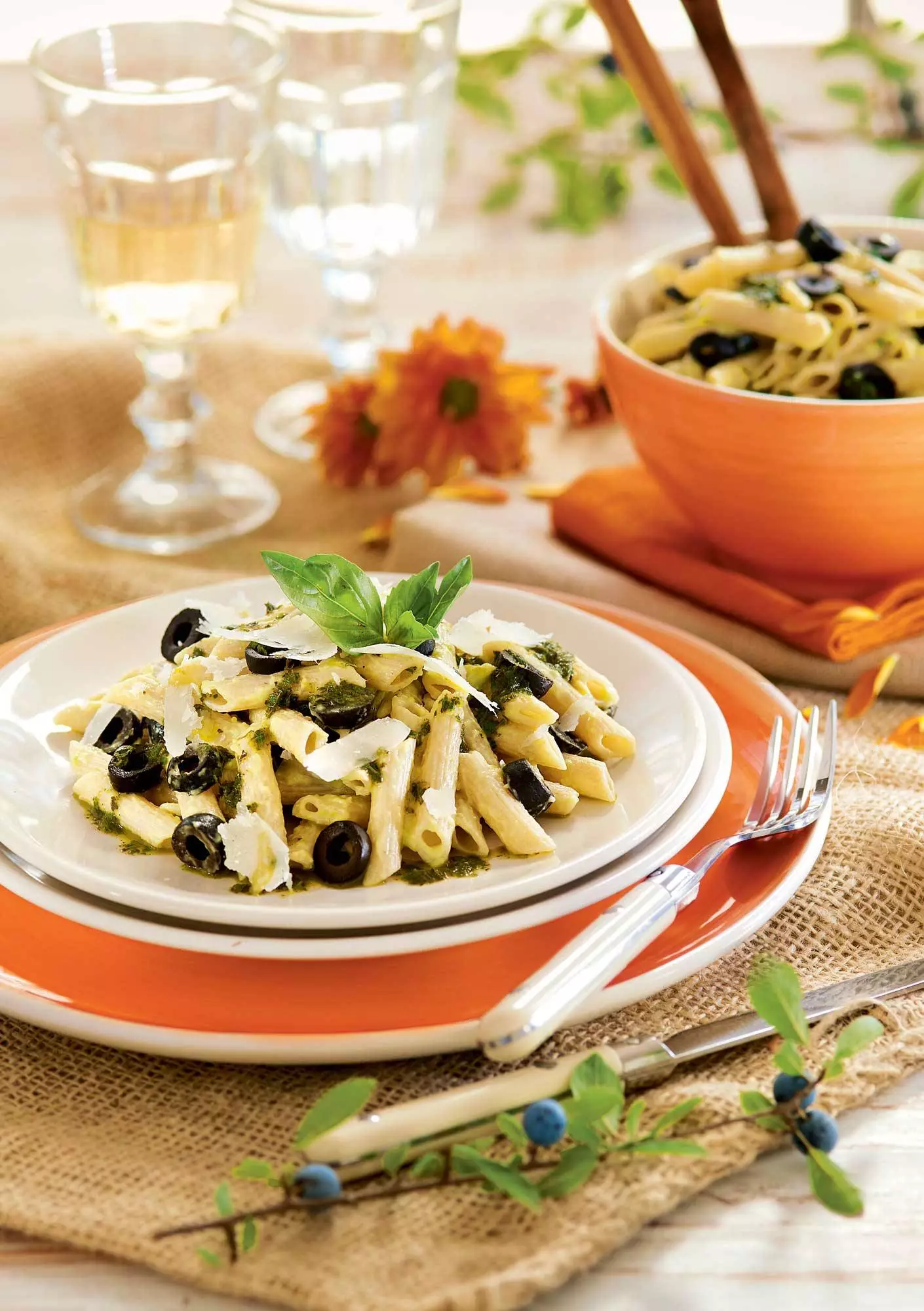 avokado-resepte-pasta-met-basiliekruid-en-avokado-00391549