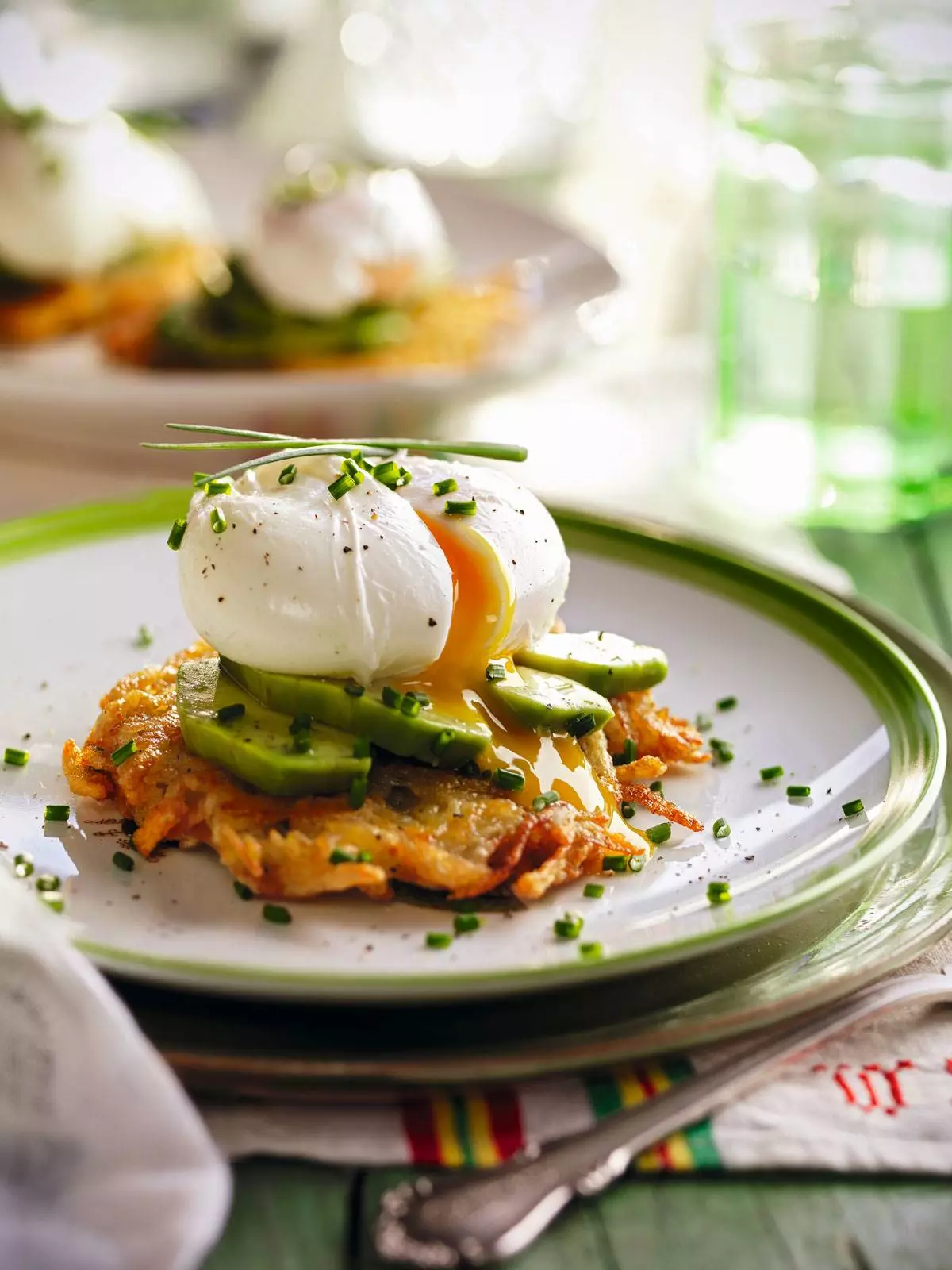 Potato-,-avocado-and-poached-egg-base-00473869