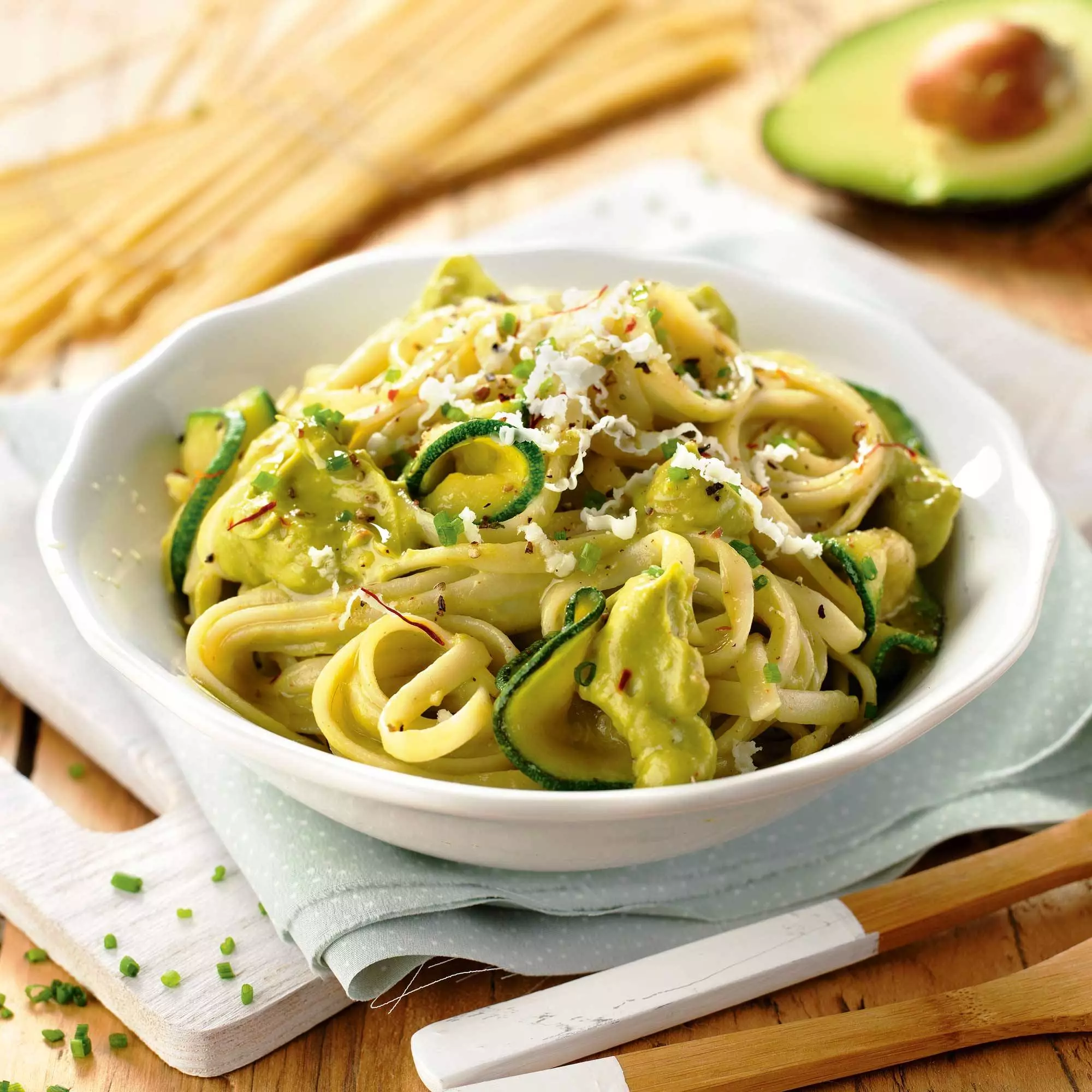 oideas-le-avocado-pasta-le-uachtar-00381186