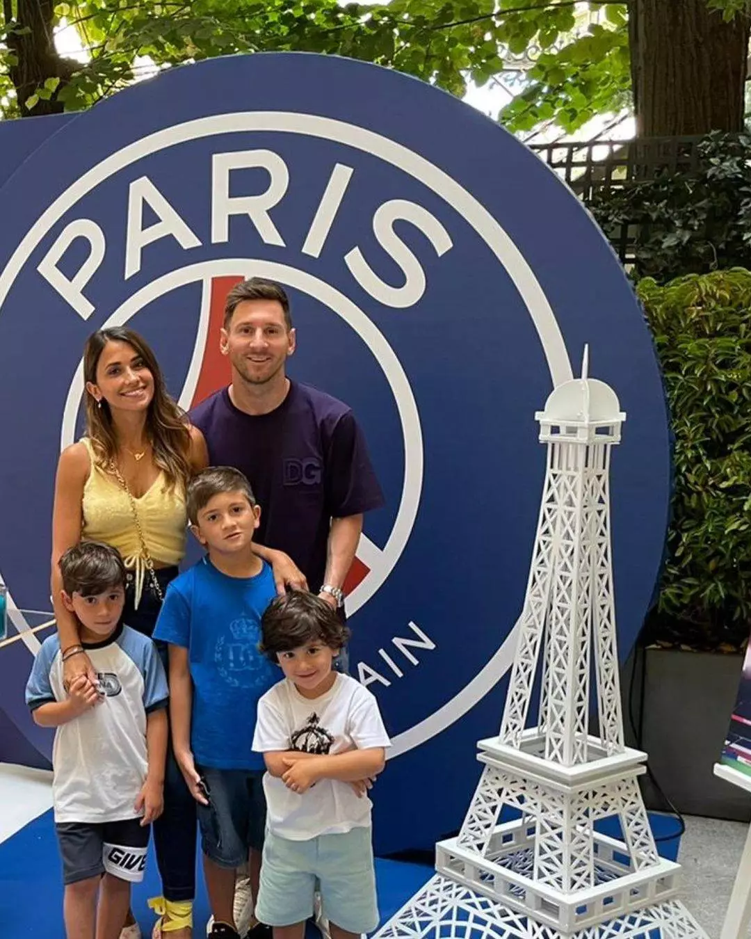 Messi na familia huko Paris