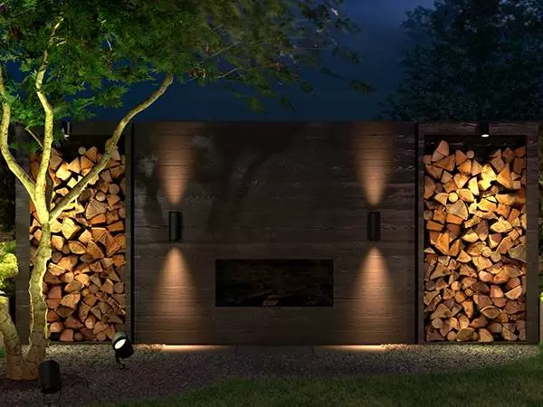 Philips Hue-Signify-Outdoor gore prema dolje