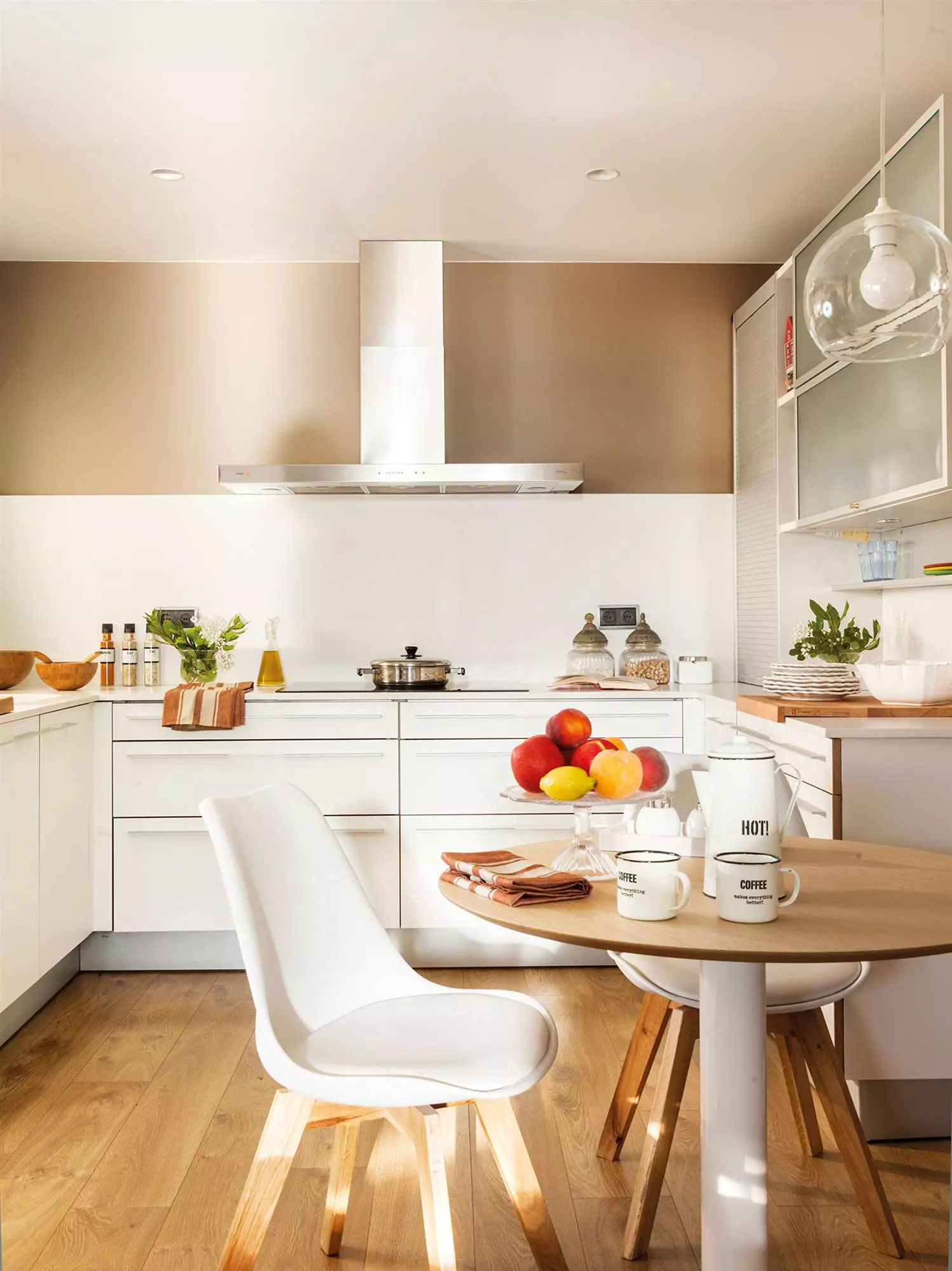 White kitchens: they never go out of style 1274_6