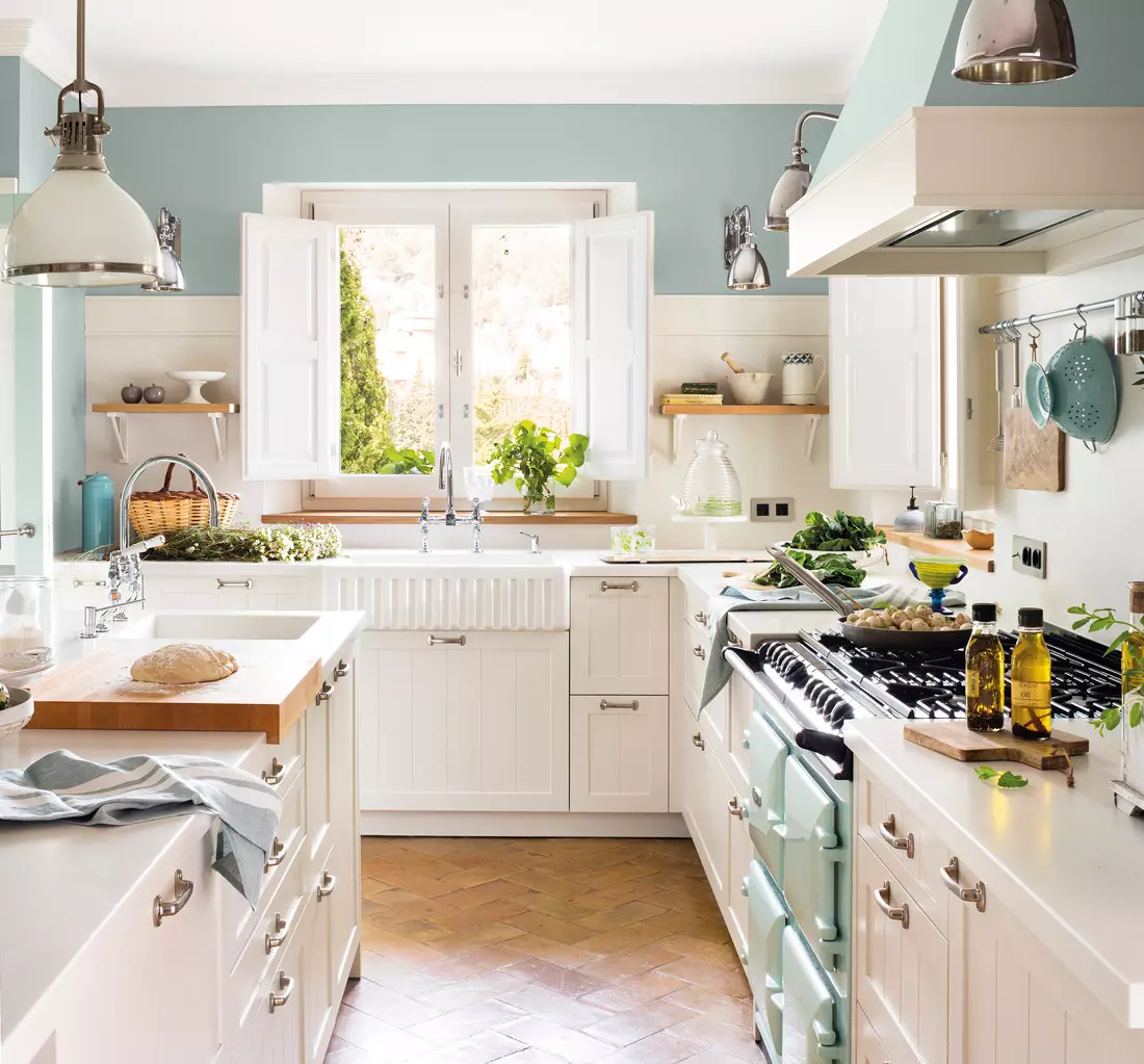 White kitchens: they never go out of style 1274_9