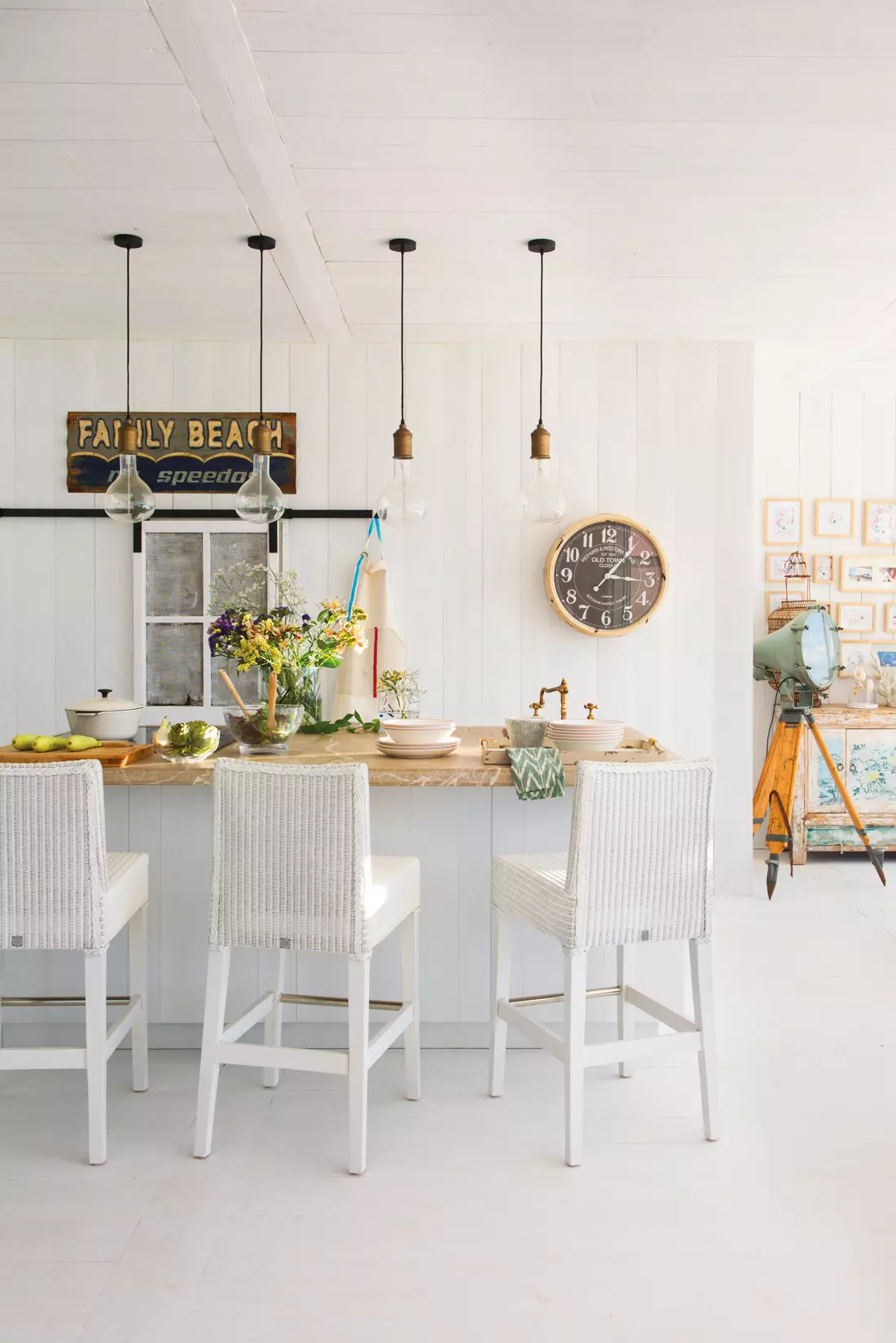 Kitchen with island and extended worktop as an office bar