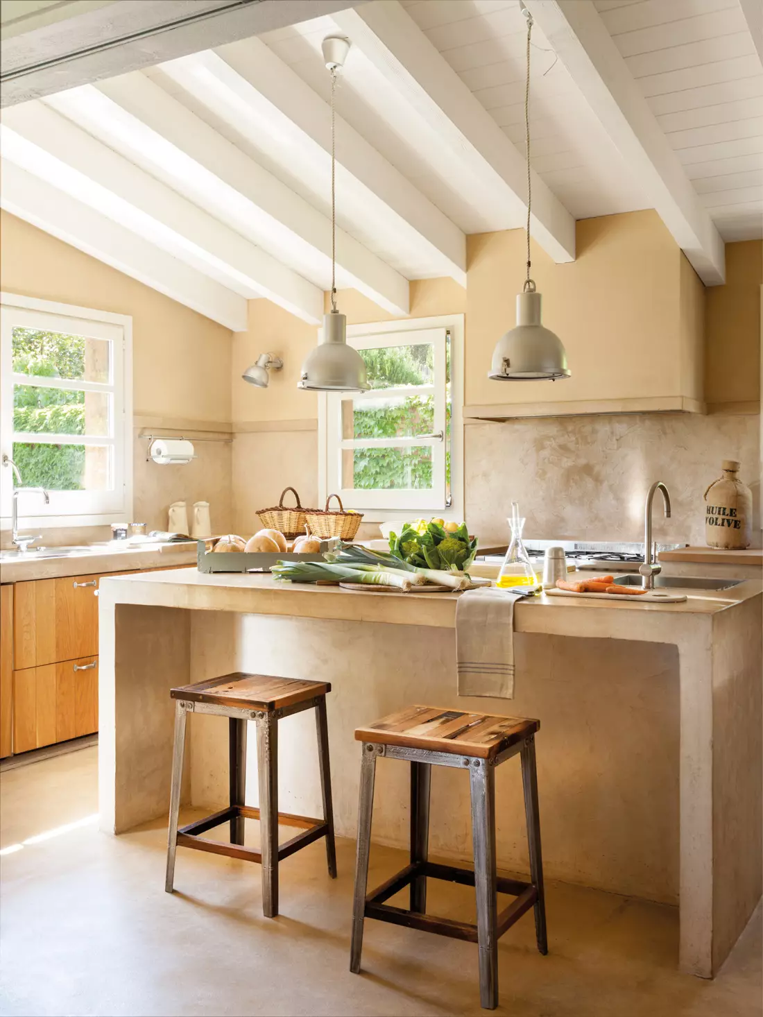 Microcement kitchen with island with bar