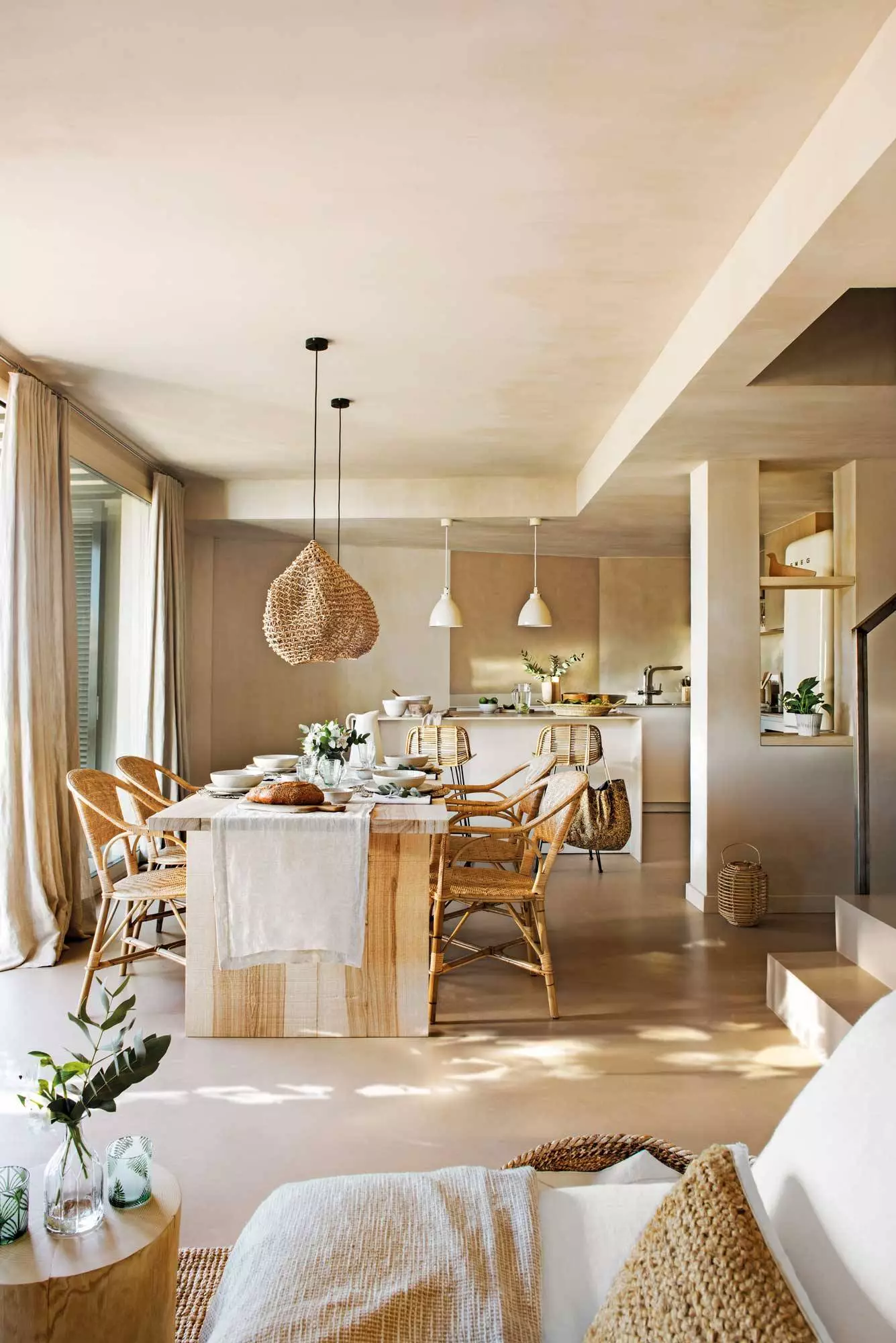 kitchen-open-to-dining-room-00525487