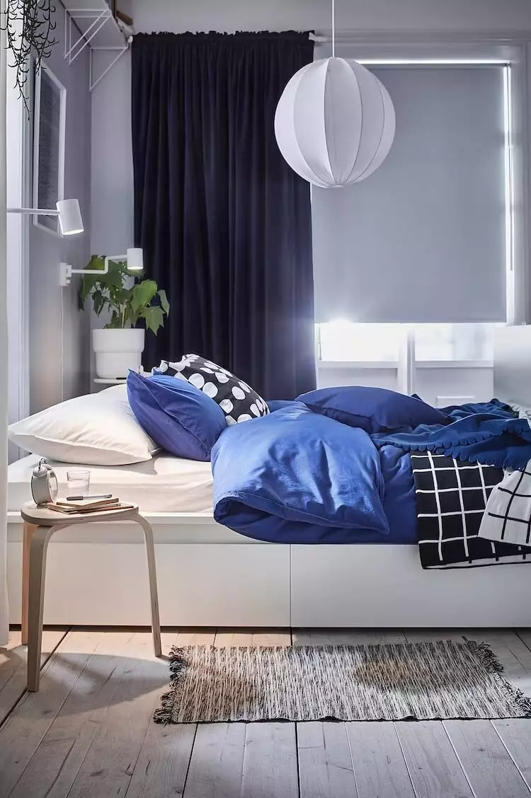 Gorden IKEA warna biru tua SANELA.