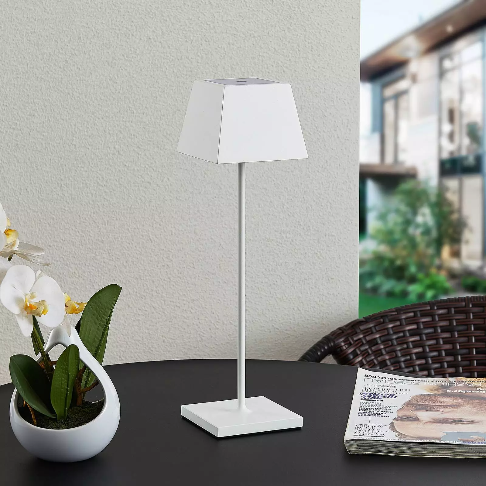 Lampe de table LED portable de Luminaire.fr