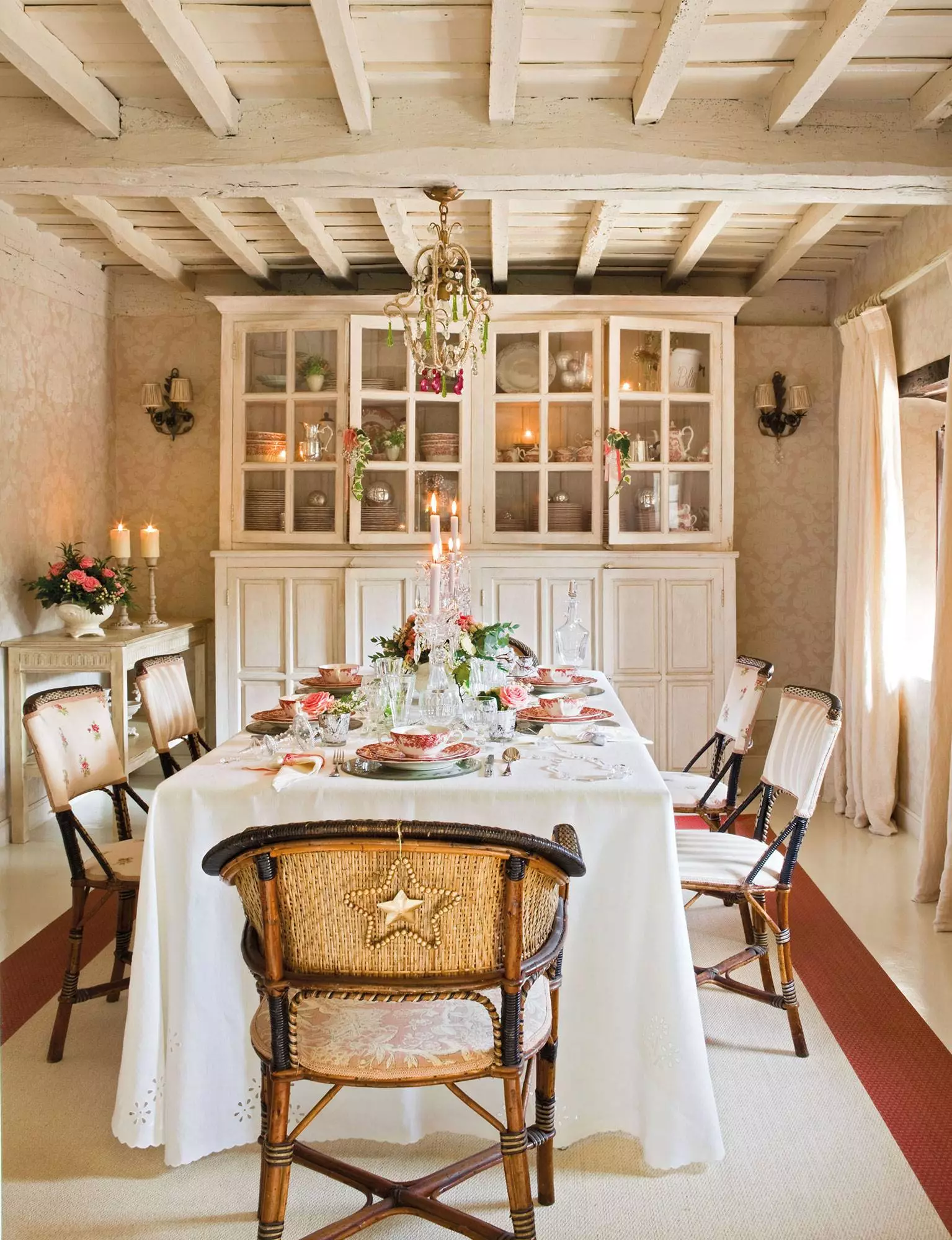 Salle à Manger de Noël Vintage Blanche et Rose