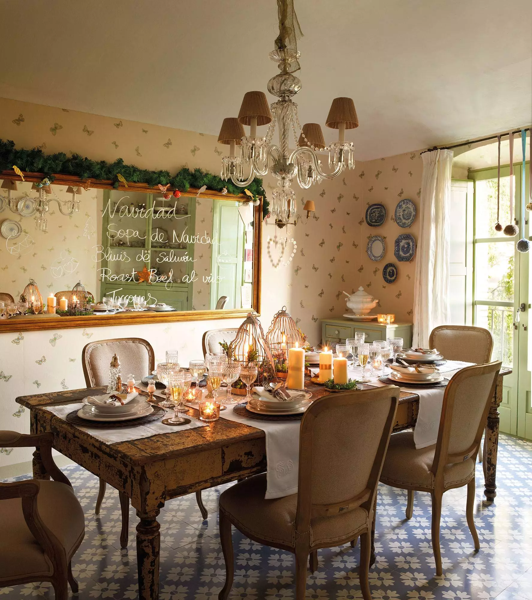 Salle à manger décorée de Noël