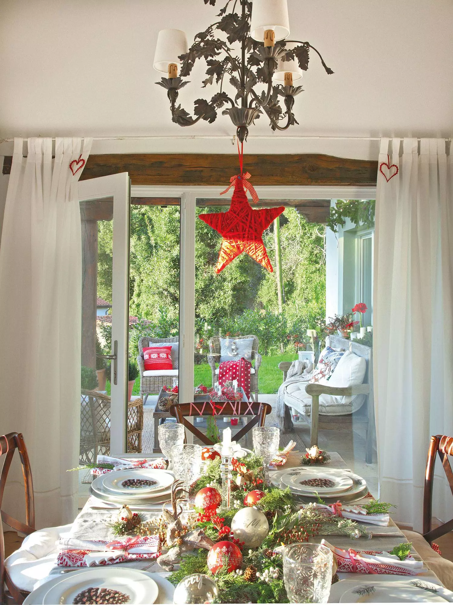 kamar makan natal rustic