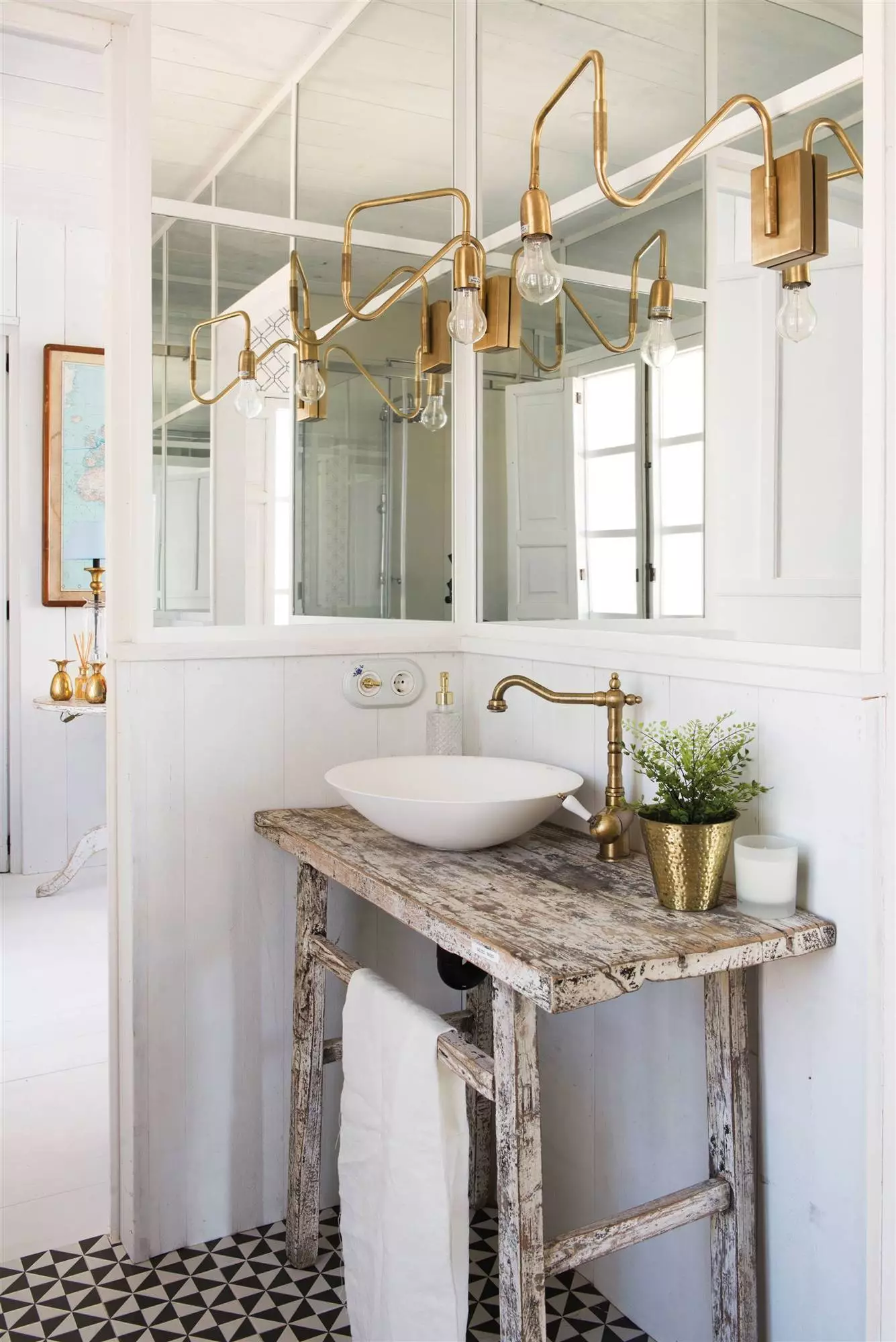 00461869 Meuble salle de bain avec table récupérée