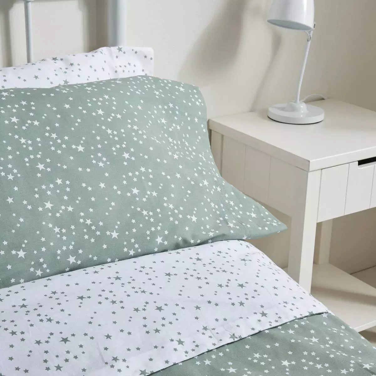 El Corte Inglés 的 Stars Mini Home 有机棉儿童羽绒被套