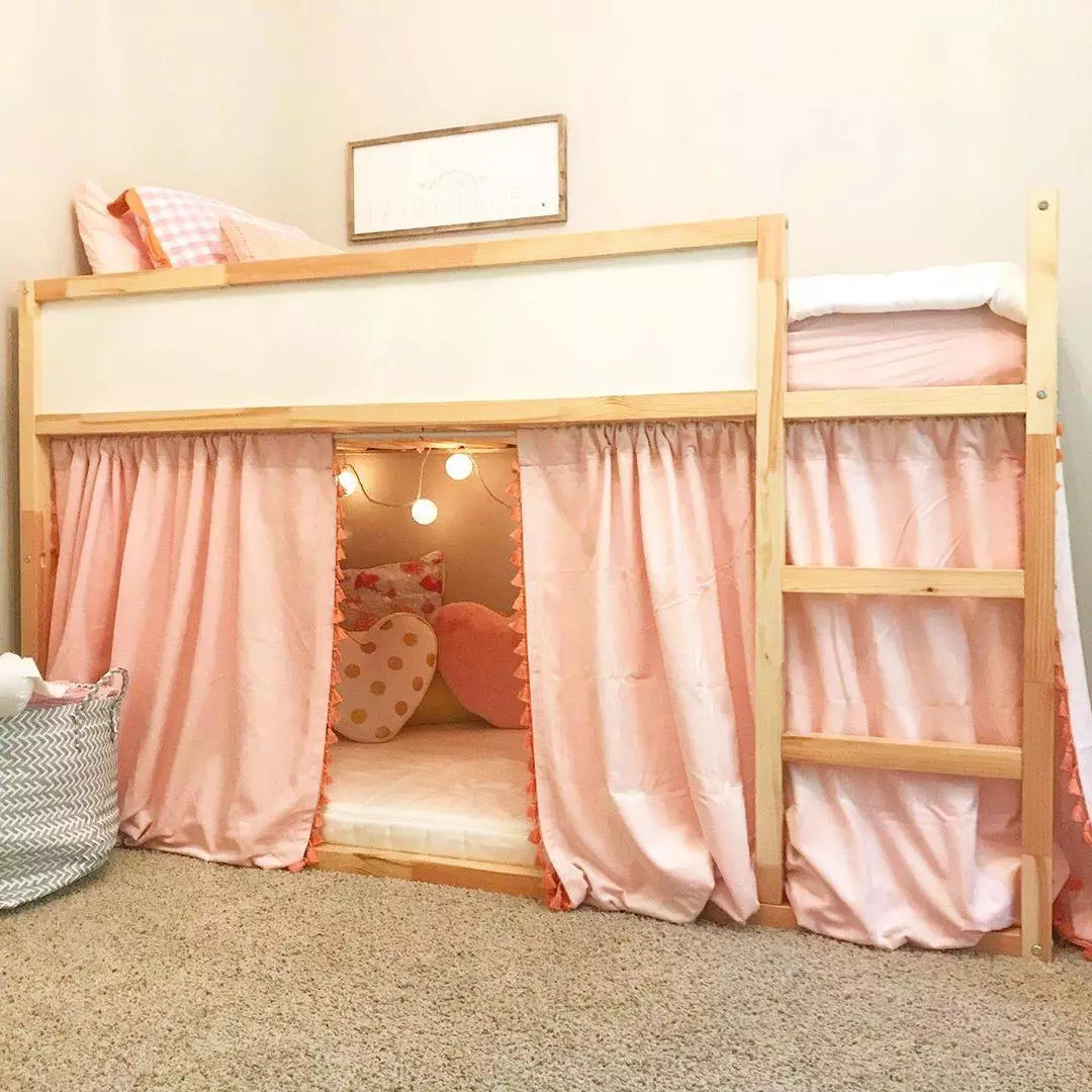 Beliche infantil com cortinas rosa, no Instagram