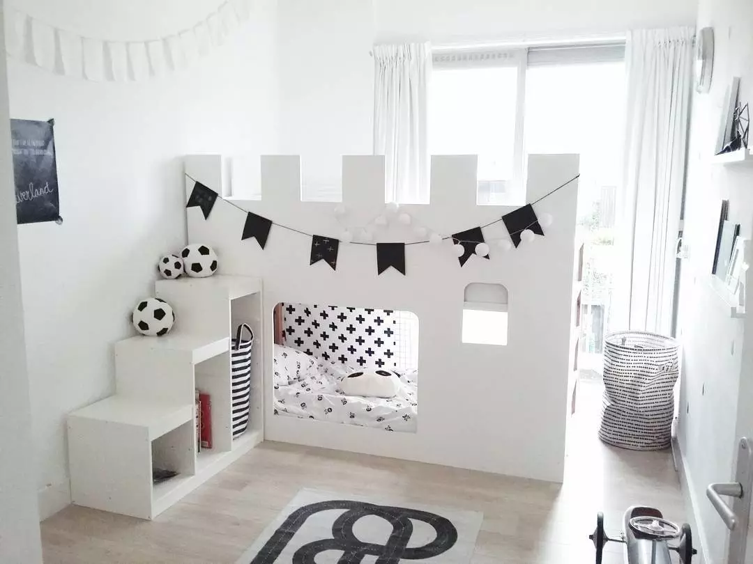 Kasur anak-anak sing bentuke kastil kanthi undhak-undhakan lan panyimpenan, ing Pinterest