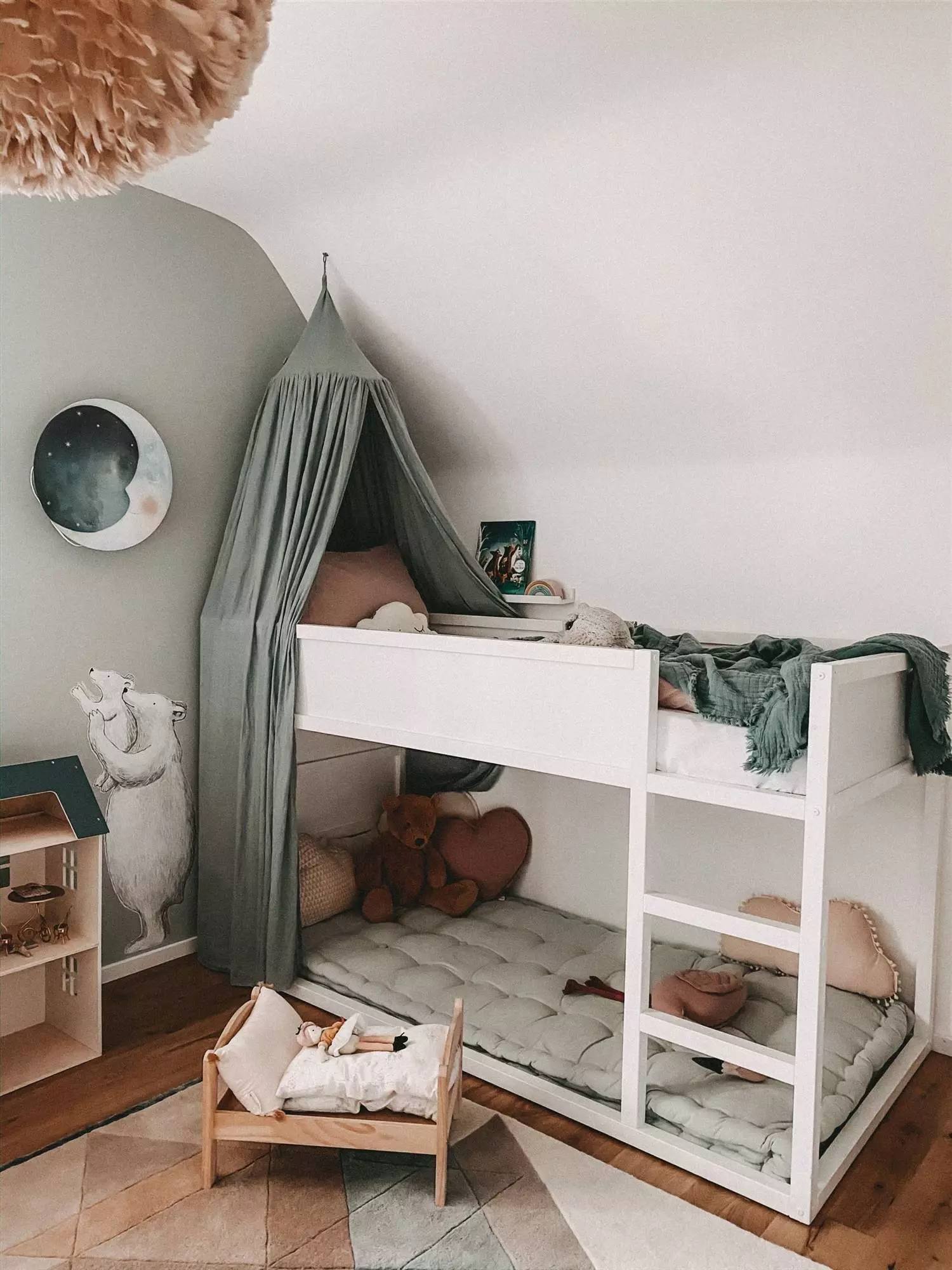 Hack saka KURA anak literal saka IKEA kanthi gaya boho ing nada ijo, ing Pinterest