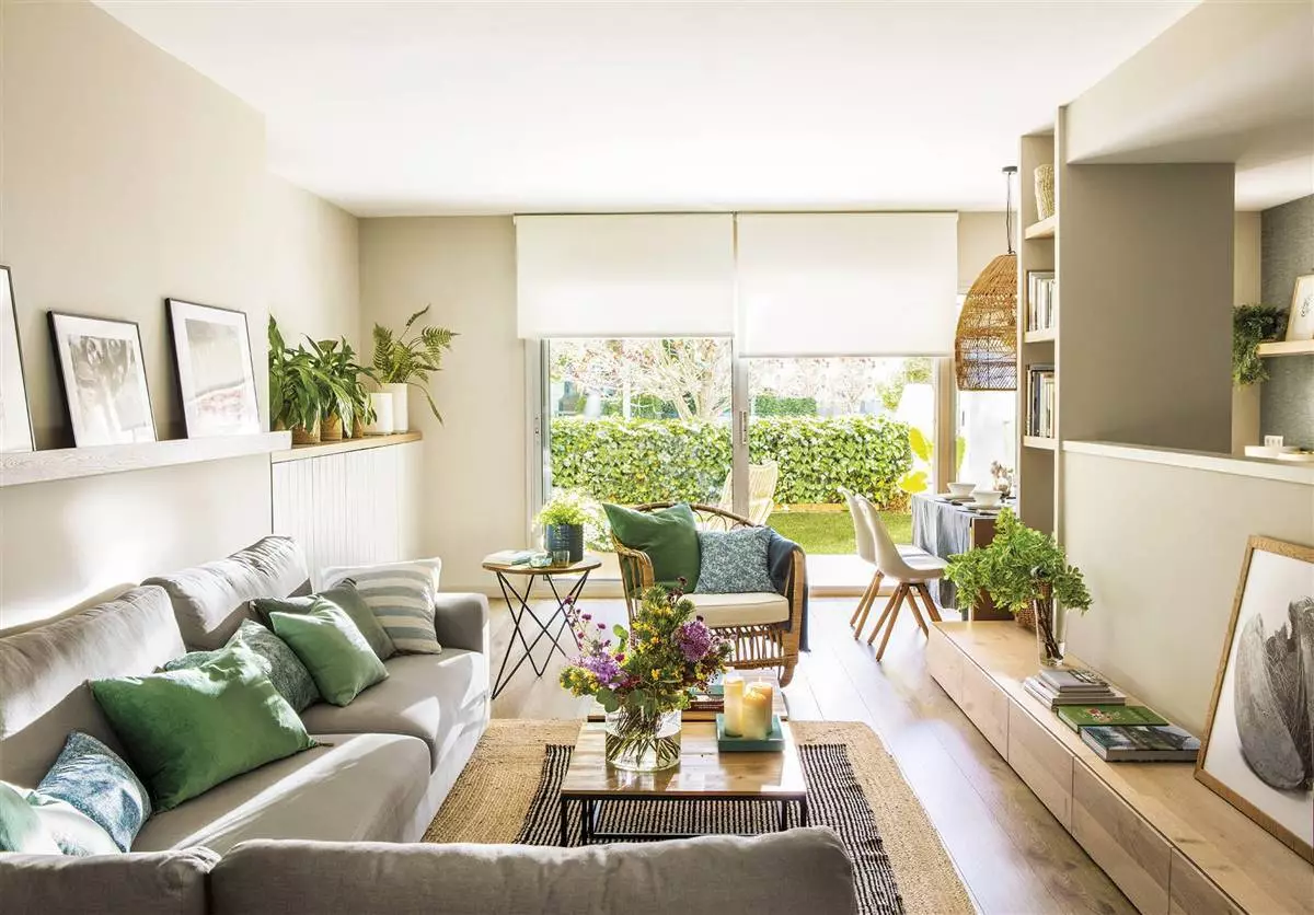 living room after reform with low death that separates from the kitchen