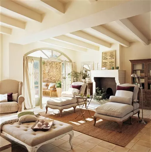 Isang rustic at French-style na sala 1686_3