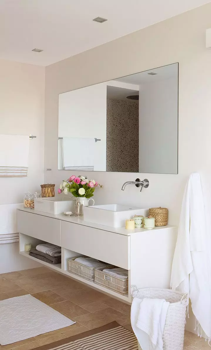 15 ideas for mini bathrooms: challenge the space