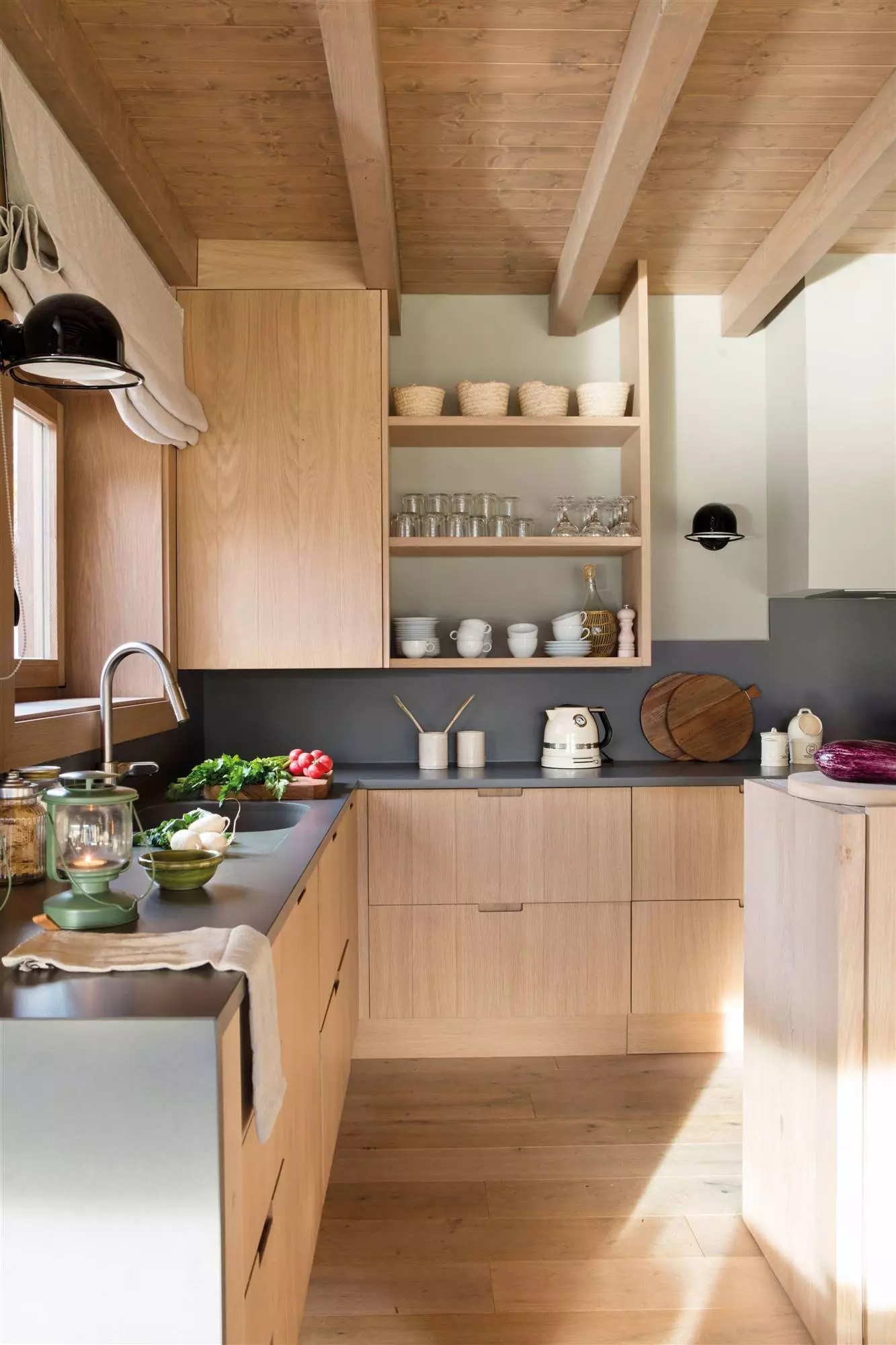 kitchen with wooden furniture and dark gray worktop and sill_00500833