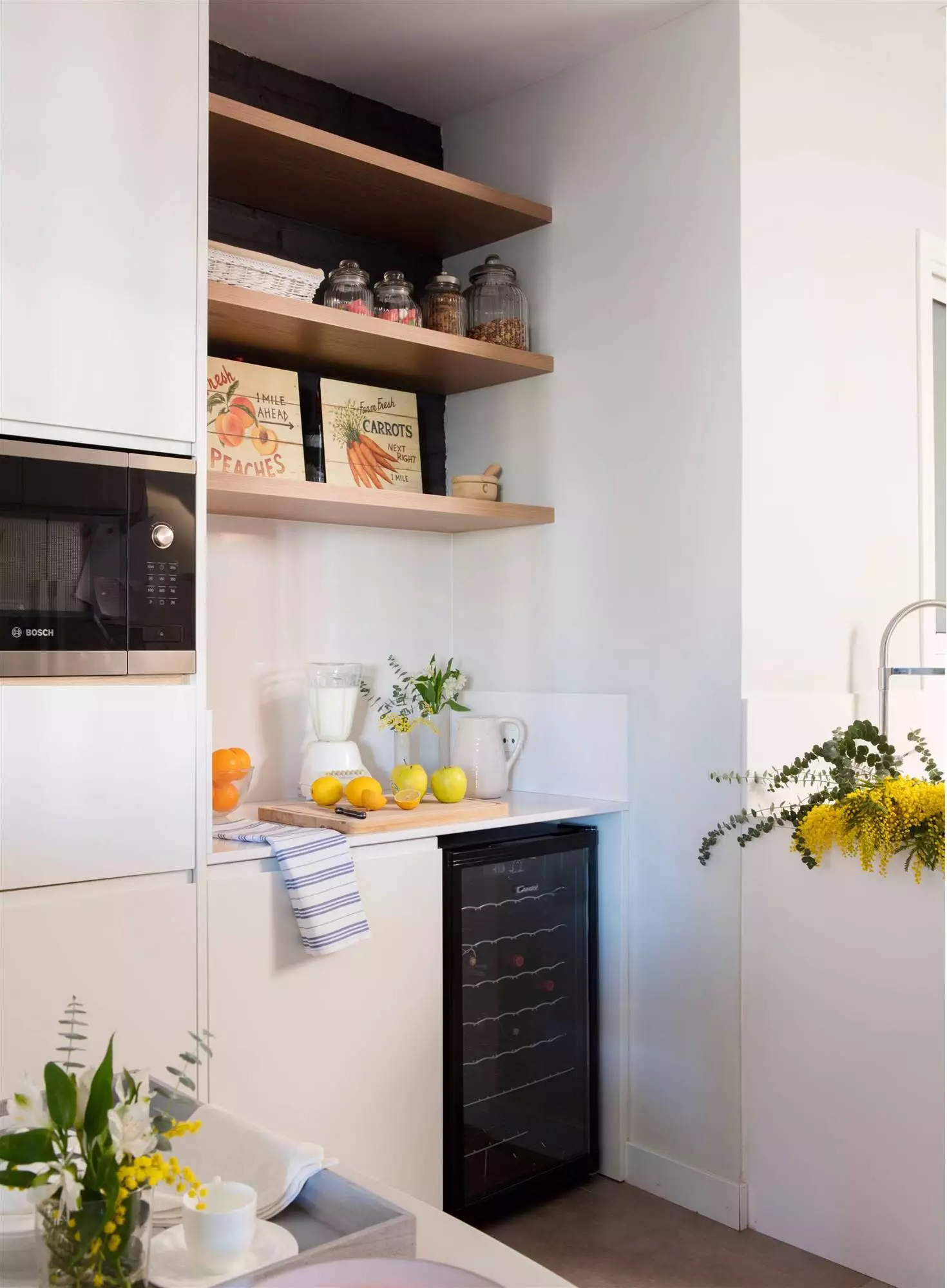 kitchen-with-wine-cabinet-and-wooden-shelves_00455354