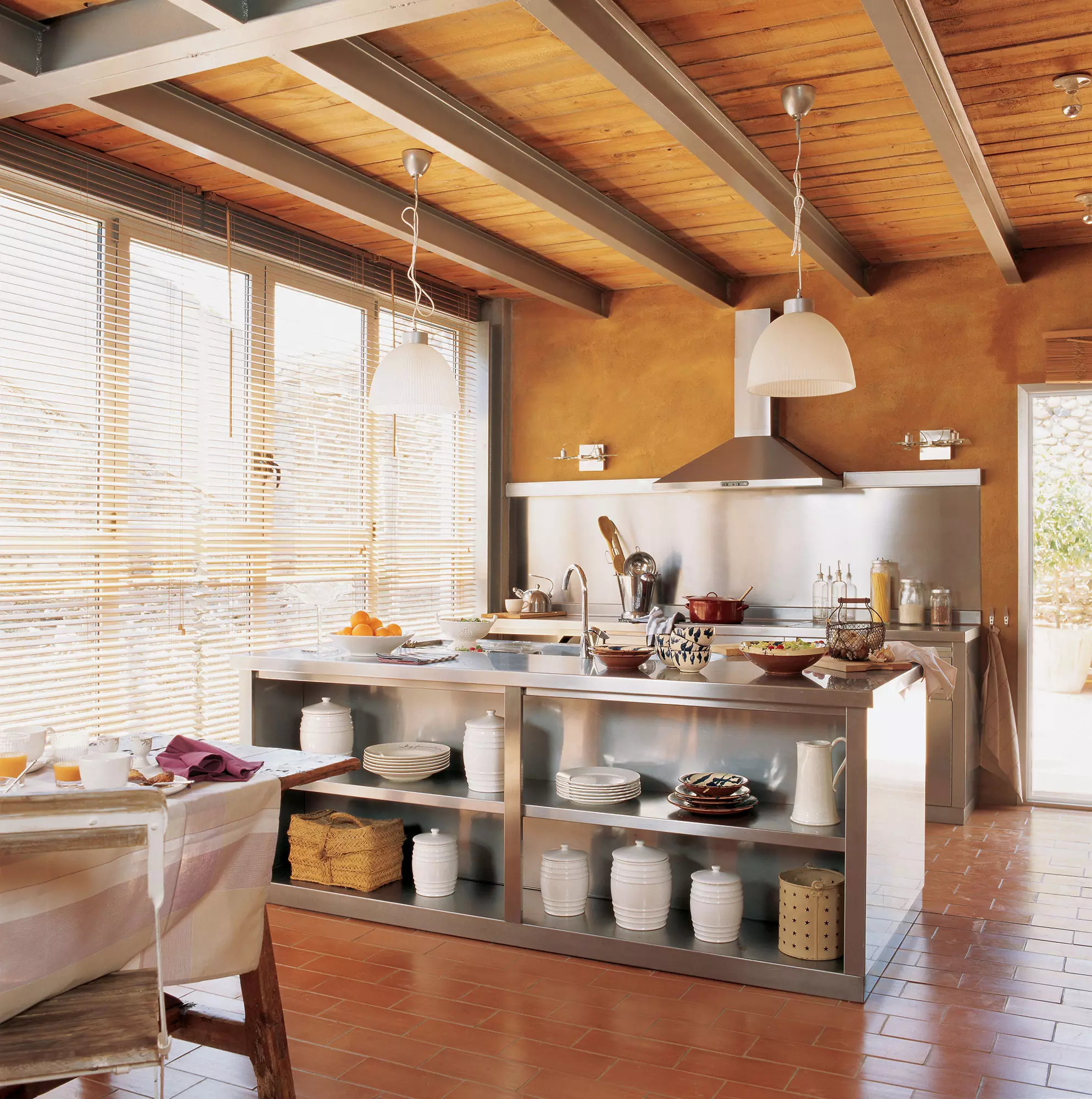 Decorate with beams: with an eye on the ceiling 3374_4