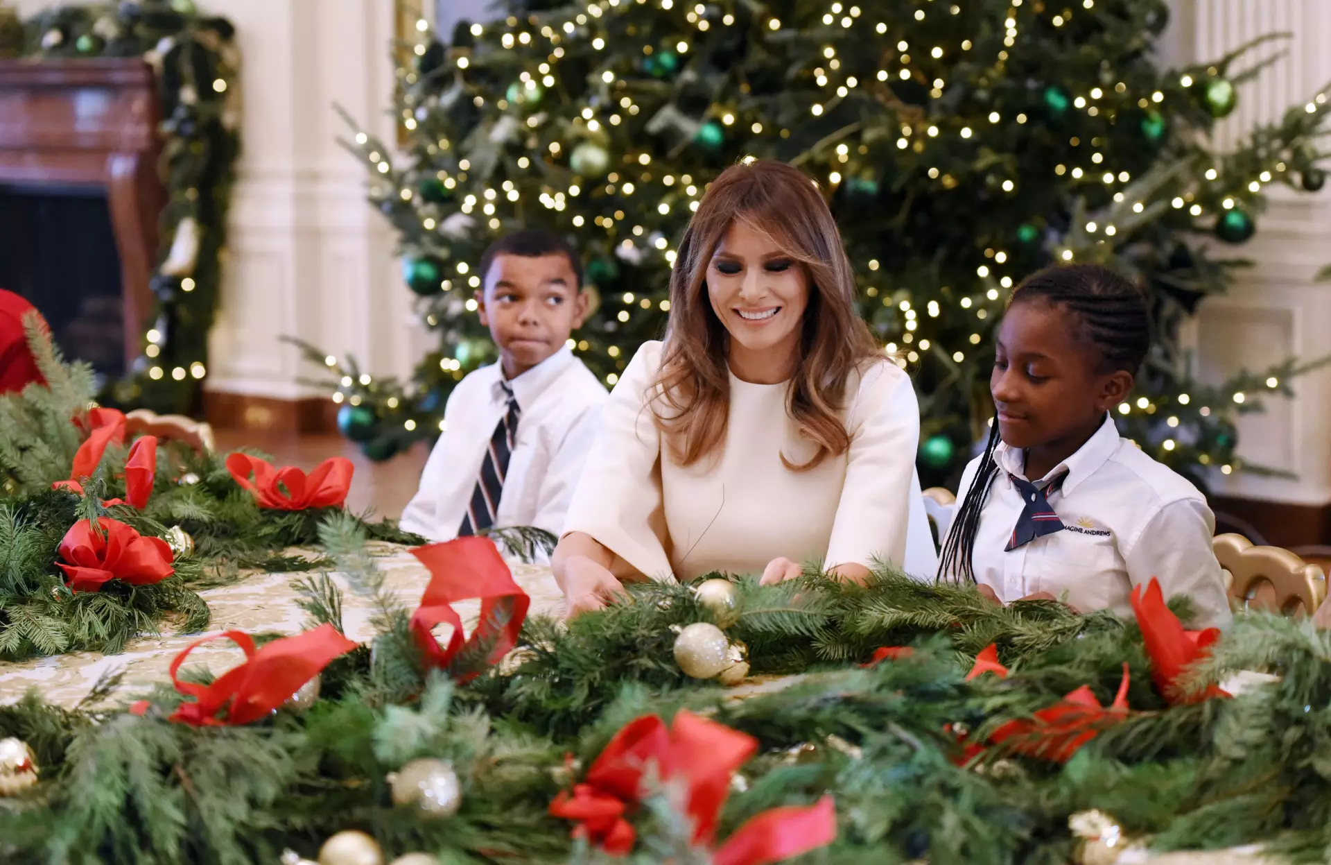 Qurxinta Christmas-ka ee Melania Trump ee Aqalka Cad 3948_5