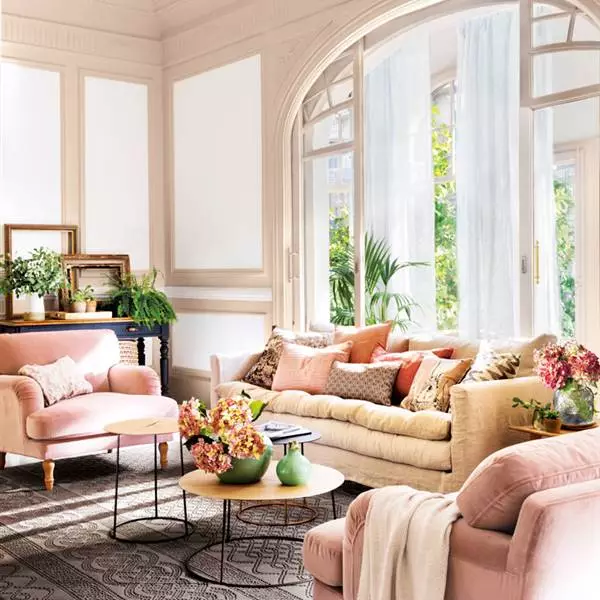 living-room-with-pink-armchairs-and-round-coffee-tables 464791