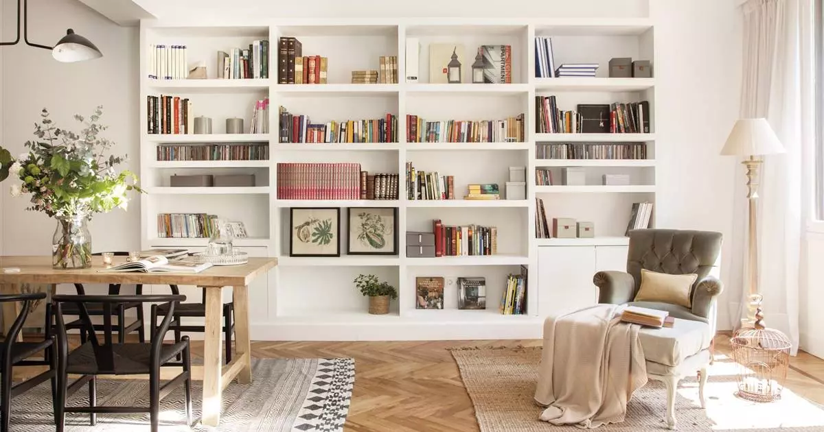 The fight begins: shelves vs. bookshelves