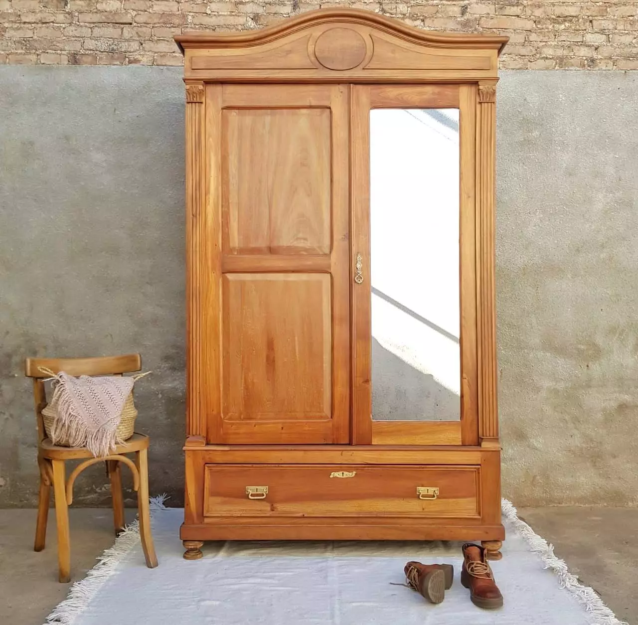 wardrobe-light-wood-with-mirror