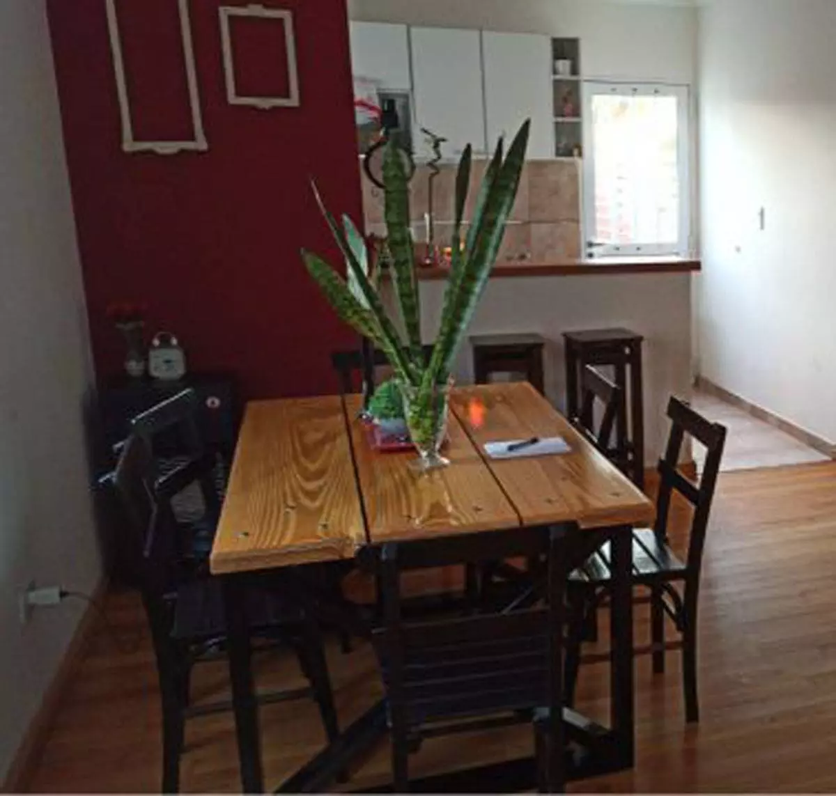 dining-room-with-dark-table-and-chair