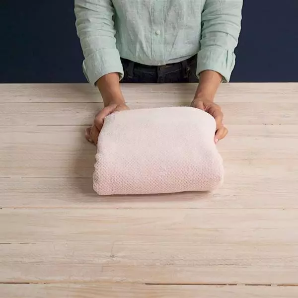 Wéi klappt Handdicher fir Plaz ze spueren mat der KonMari Method