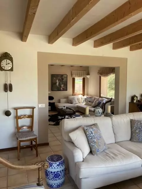 Living room ng bahay ng mambabasa na si Mieke Jongert sa Mallorca