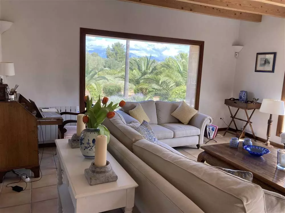 Living room ng bahay ng mambabasa na si Mieke Jongert sa Mallorca