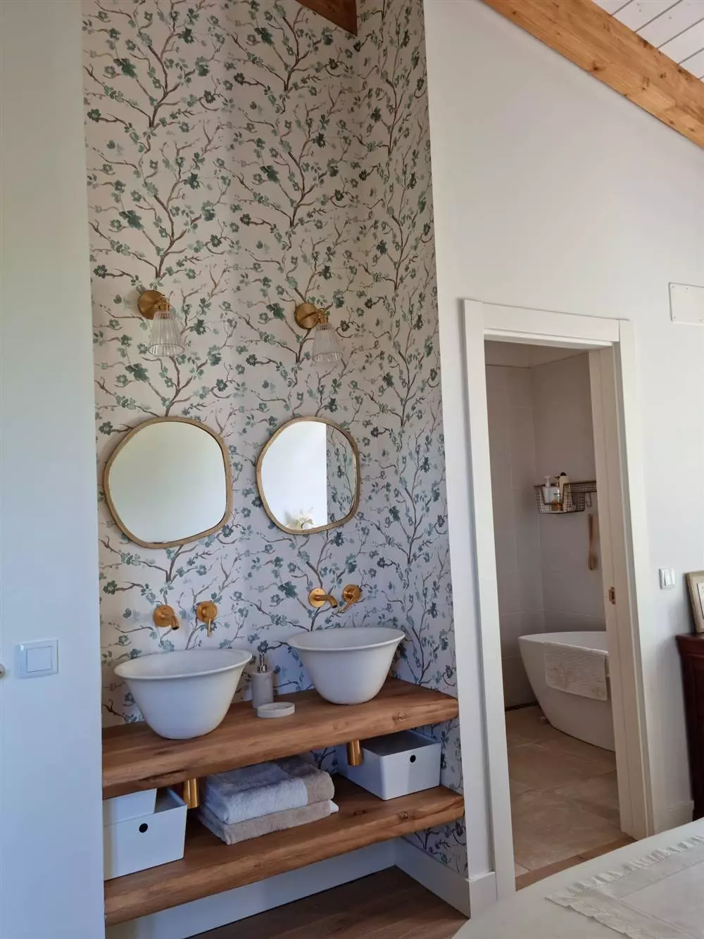 Bathroom in the house of the reader Paloma Blanc in Asturias