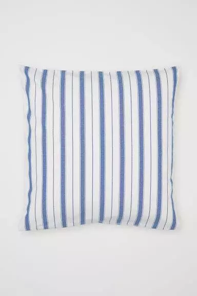 Xiav thiab dawb striped cushion. luam qhov saib