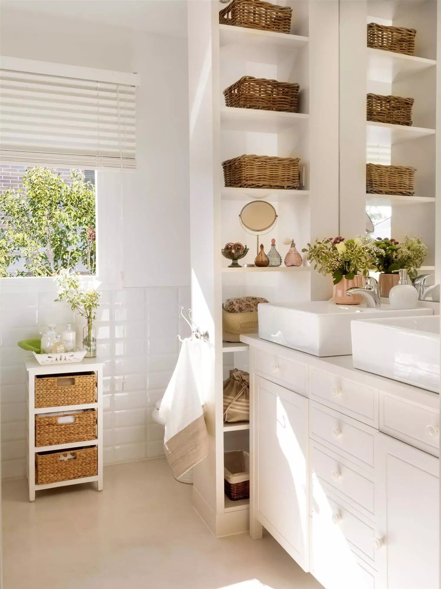 bathroom in white with shelves and auxiliary furniture order 00410662