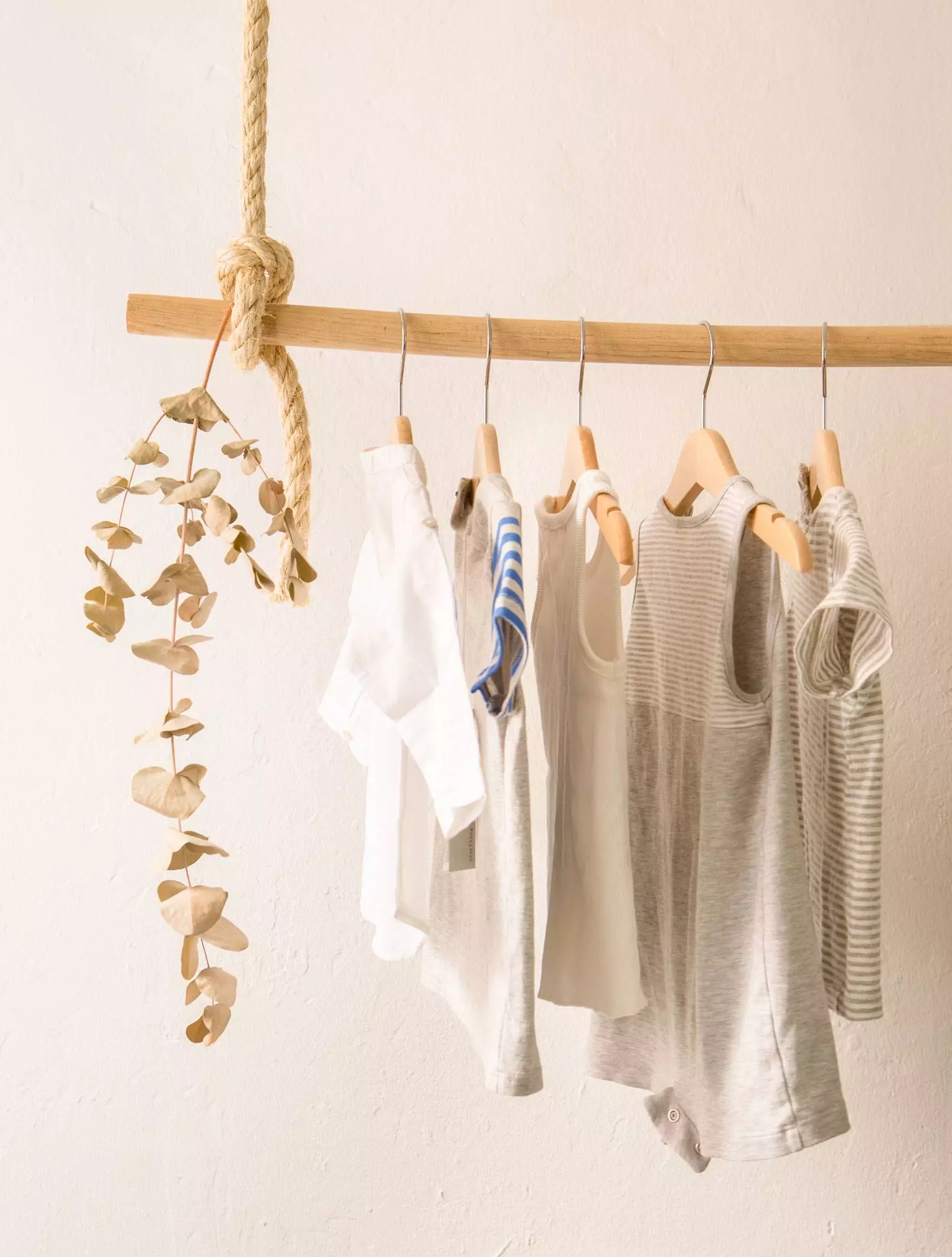 49.clothes-hanging-on-wooden-hangers 438447 O