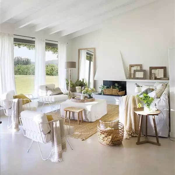 A rustic, white and very natural country house that is a dream come true