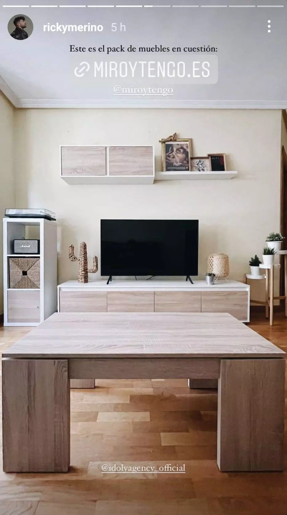 Living room of Ricky Merino's apartment in Madrid5