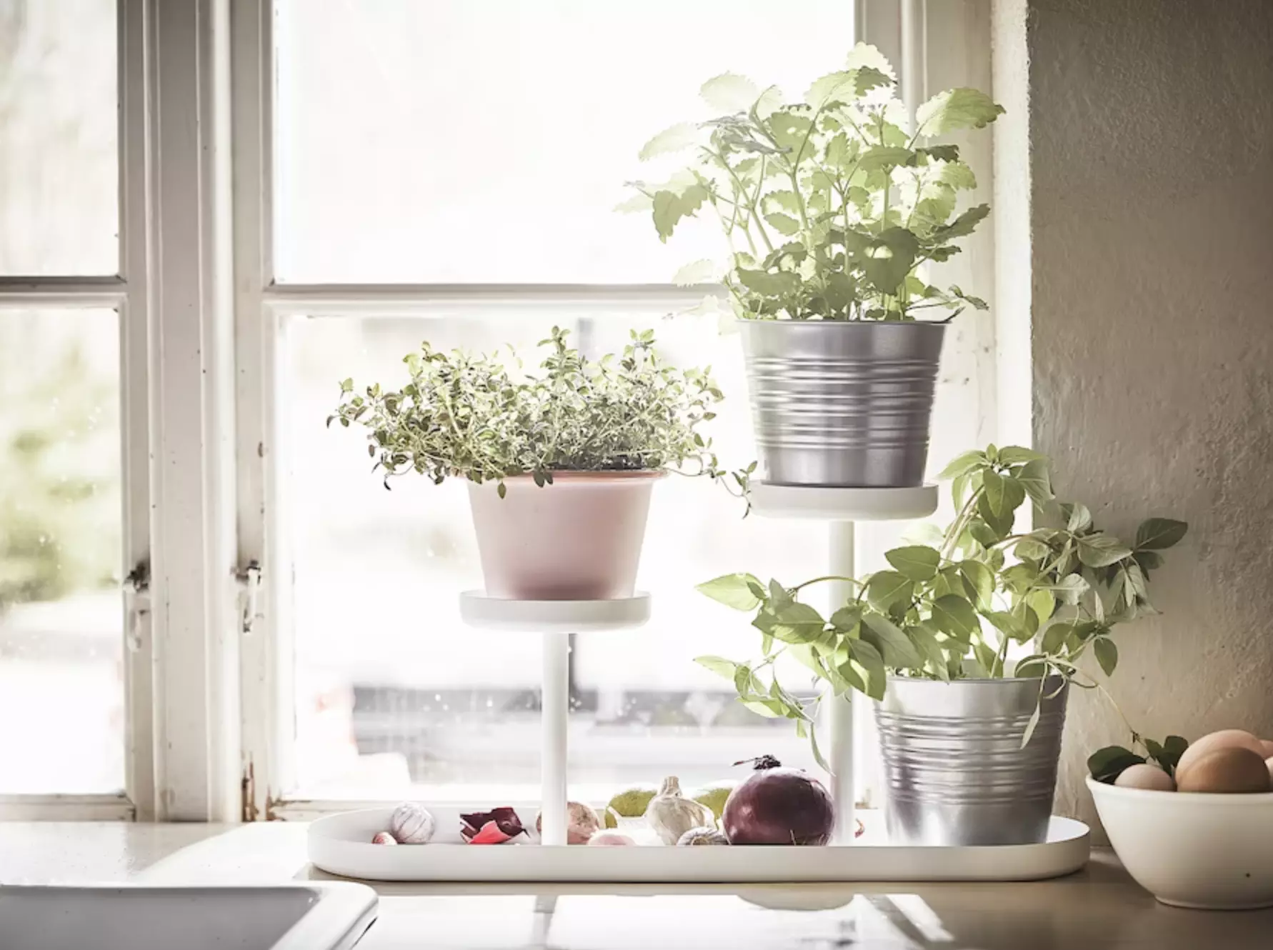 IKEA túnbenodigdheden: CHILISTRÅN plant stand.