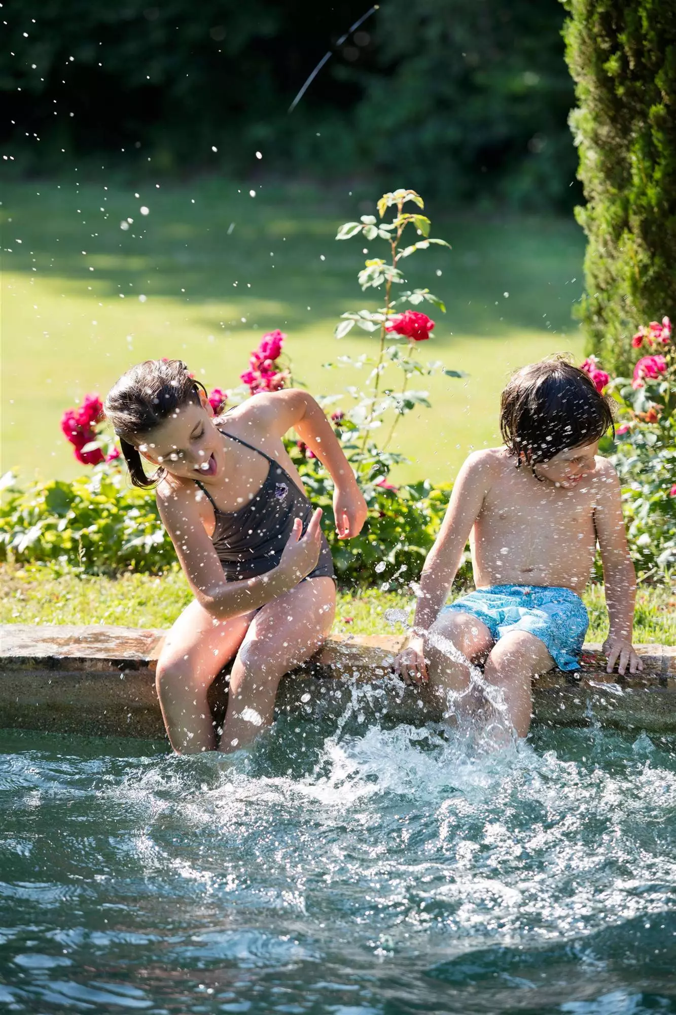 crianças brincando na piscina_00472135_O