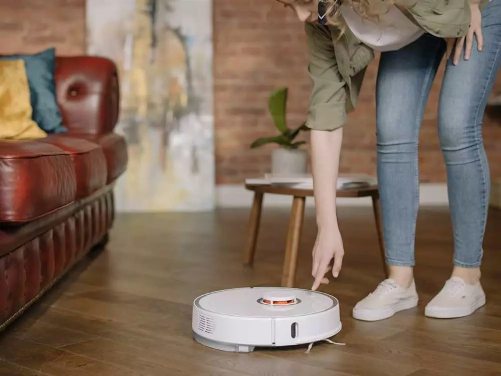 robot-vacuum cleaner-tindif-kamra tal-ħajja