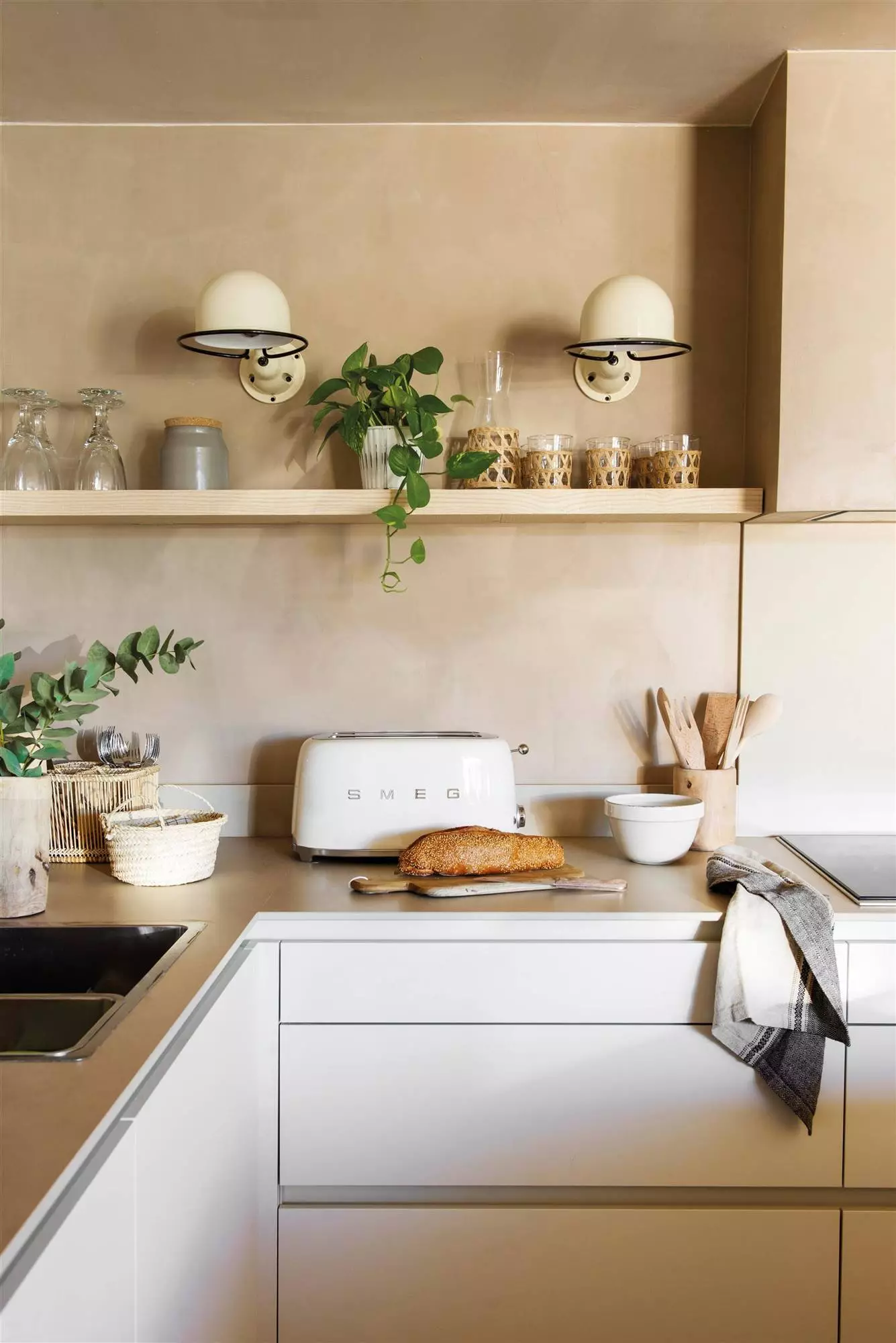 Quale piano di lavoro scegliere in base al colore della cucina.