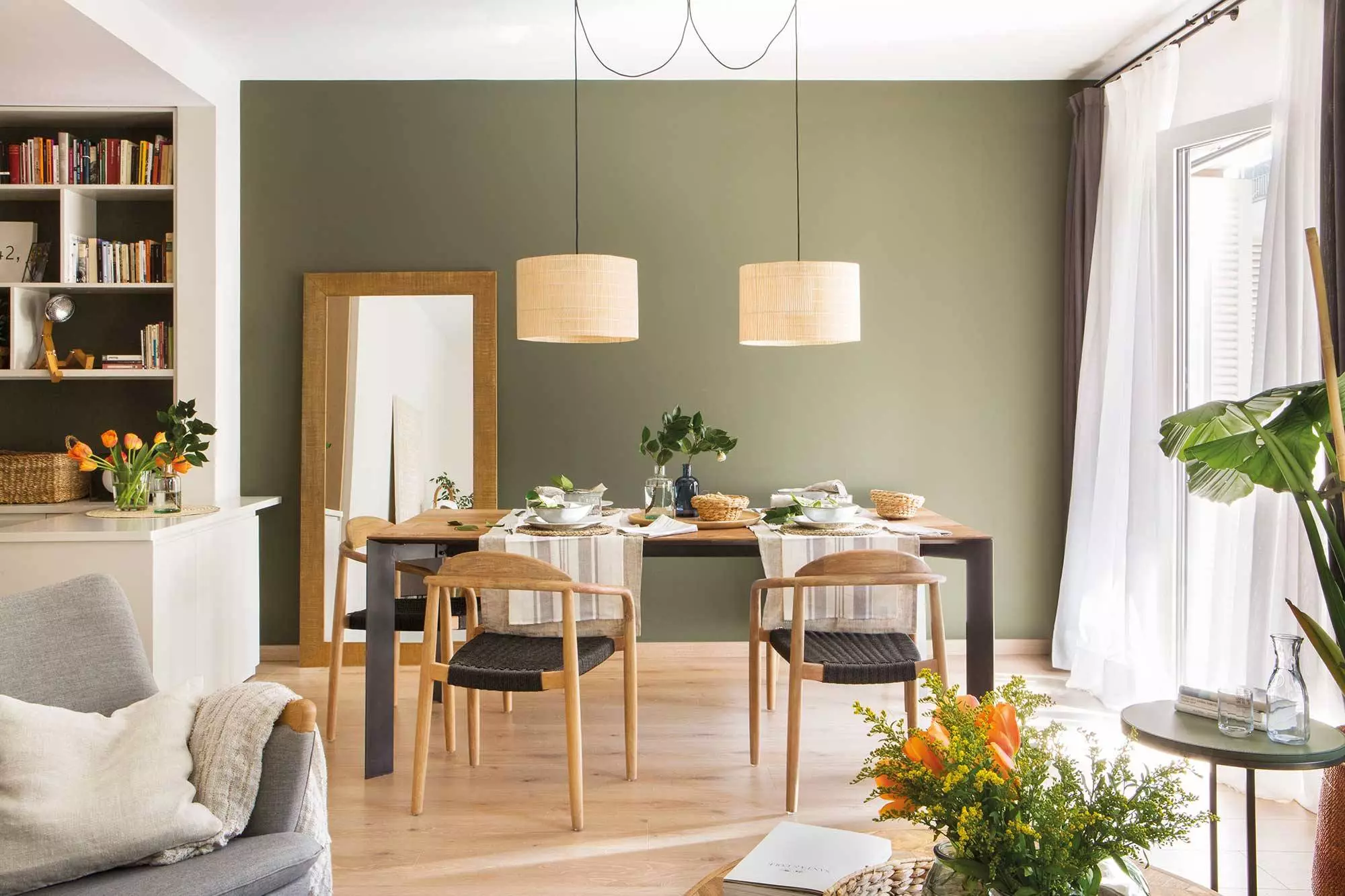 painted dining room with olive green wall_00503812