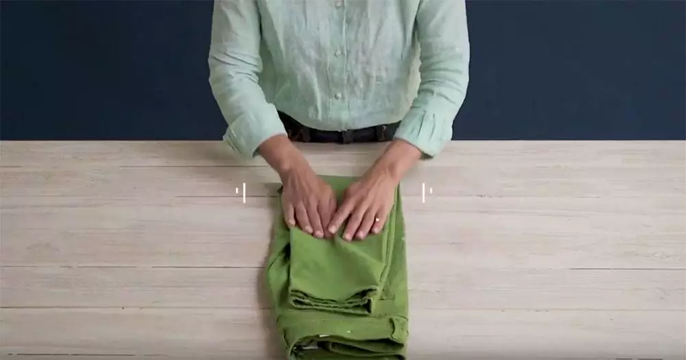 How-to-fold-pants-with-Marie-Kondo