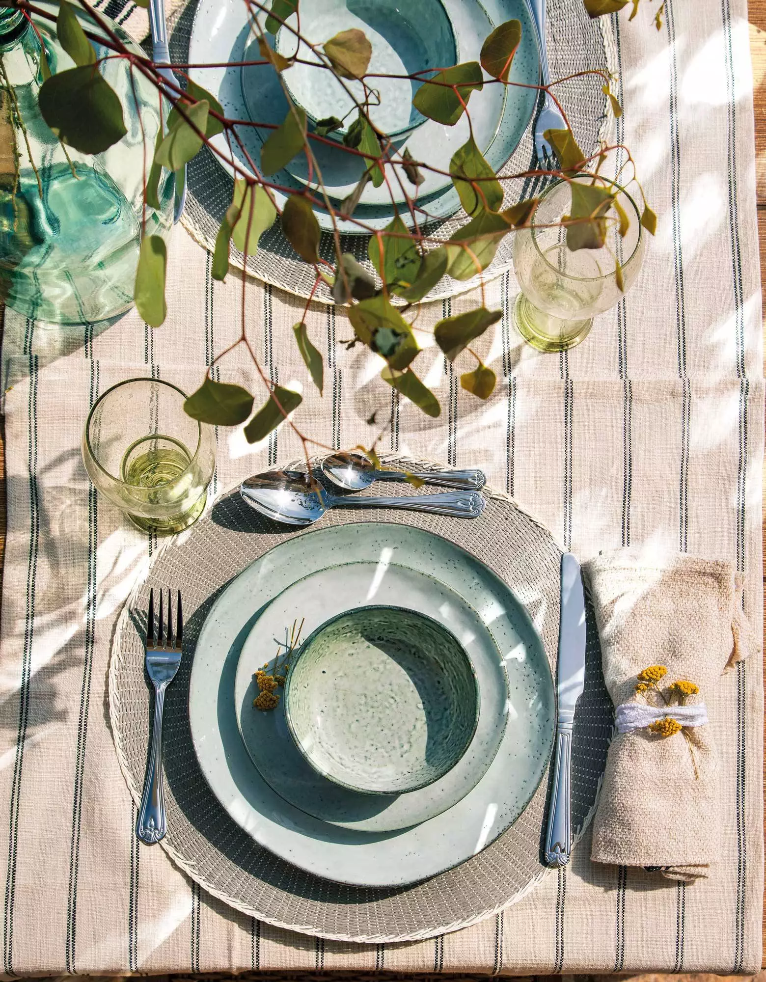 detail-crockery-dining room-outdoor 00508370